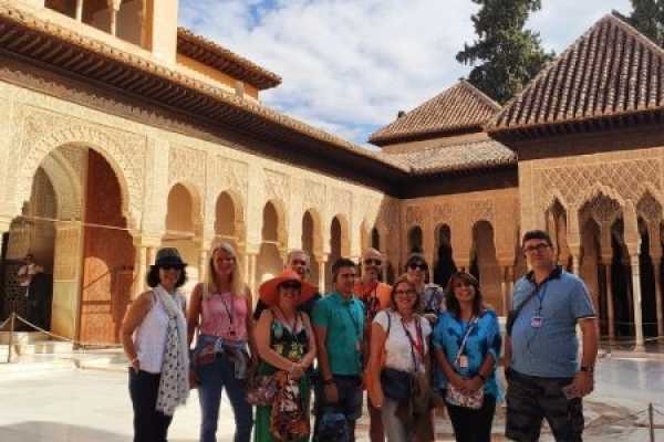 Reserva un guía oficial para visitar la Alhambra, Granada - TrekkMarket