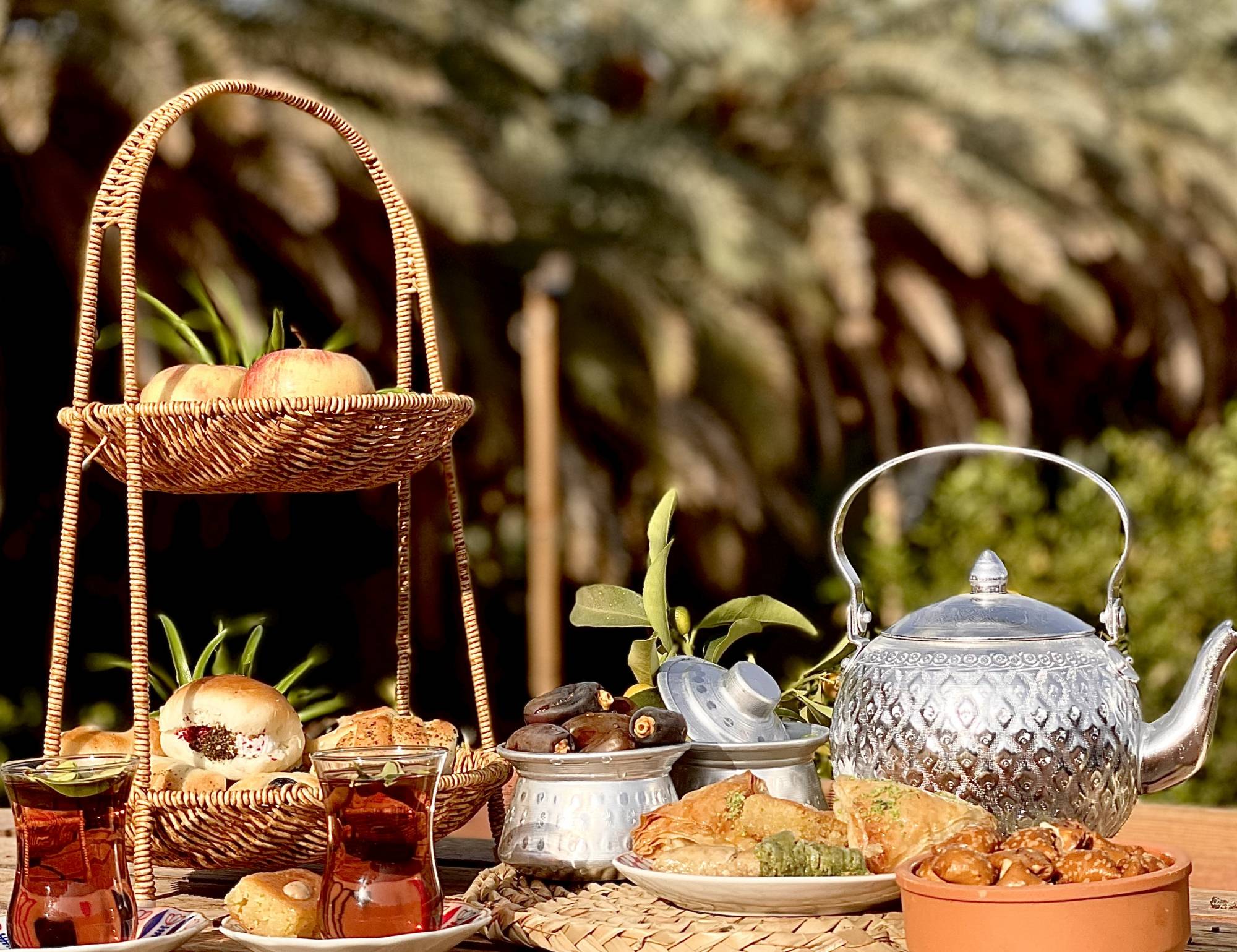 Majlis of Art and Tea: Painting Experience, Medina - TrekkMarket