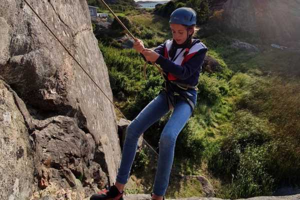 Climb: Top rope - an introduction - level 1 (90 mins) - Outdoor West ...