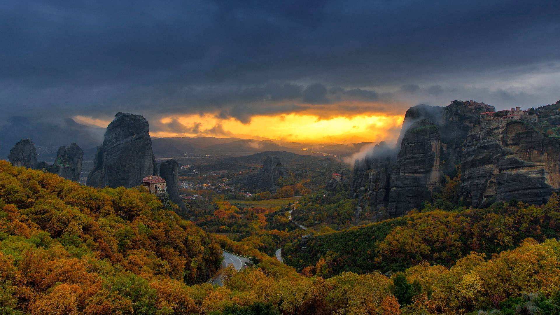 Private Meteora Day Trip from Thessaloniki by Train