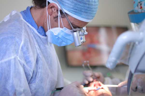 Live Surgery at Tommaso Grandi Dental Clinic - international guests ...
